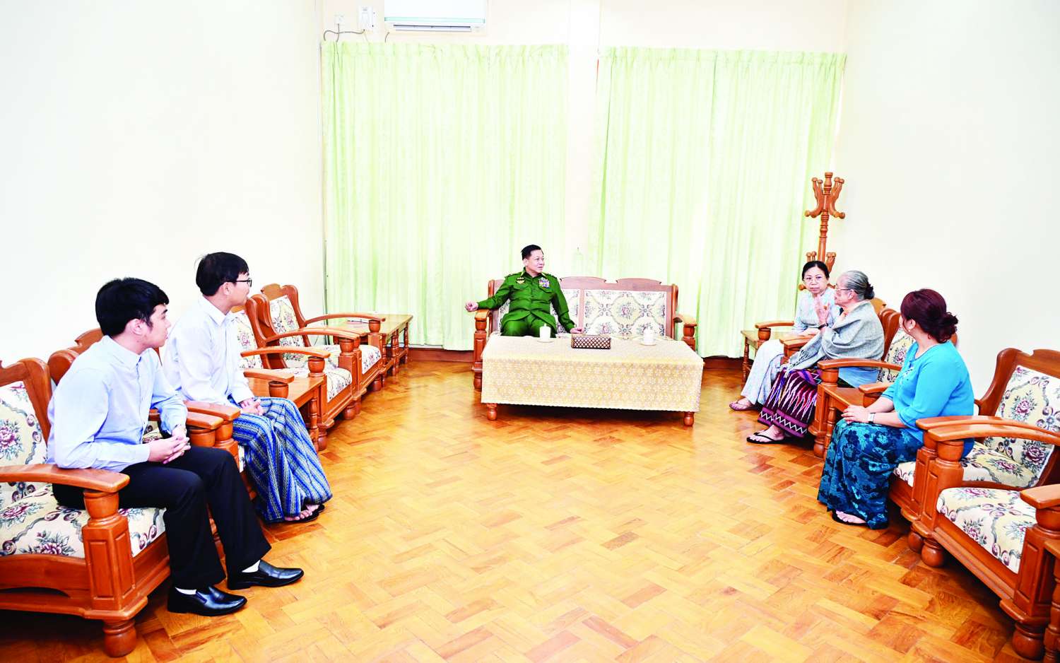 နိုင်ငံတော်စီမံအုပ်ချုပ်ရေးကောင်စီဥက္ကဋ္ဌ တပ်မတော်ကာကွယ်ရေးဦးစီးချုပ် ဗိုလ်ချုပ်မှူးကြီး မင